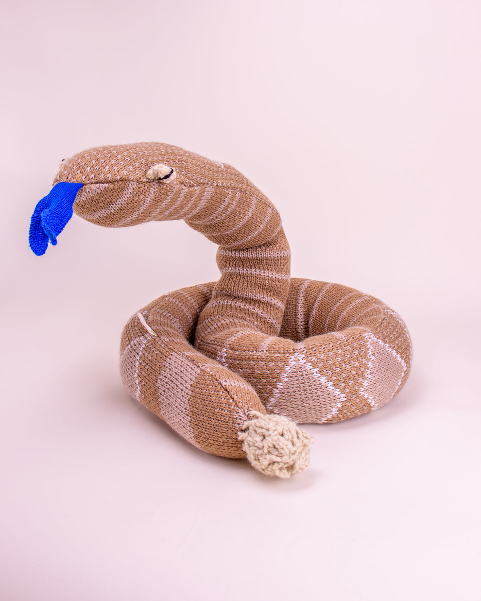Serpiente cascabel de peluche en tejido café. Hecho en México. – Mairos ...